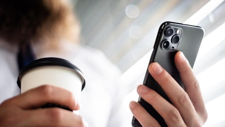 如何利用社交媒体在科技行业求职? – AI聘